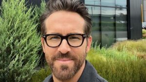 Does Ryan Reynolds Have One Eye? - The Little Facts