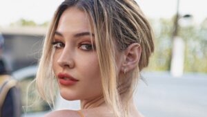 Outer Banks Madelyn Cline appeared in Stranger Things as Tina - The ...