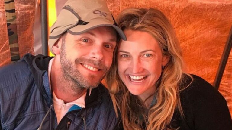 Meet Joel McHale's Wife Sarah Williams - The Little Facts