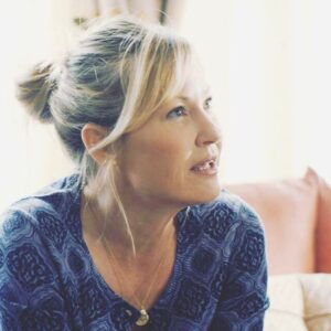 See Joey Lauren Adams Now, Still Stunning at 54 - The Little Facts