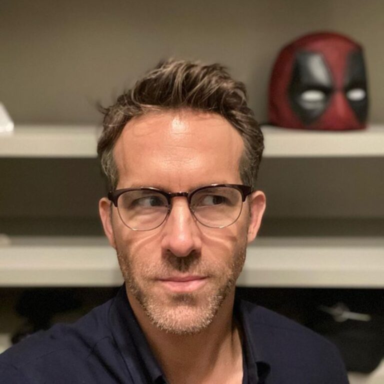 Does Ryan Reynolds Have One Eye? - The Little Facts