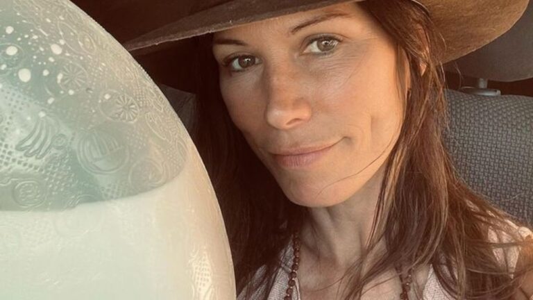 Who is Rhona Mitra’s Husband? Is She Married? - The Little Facts