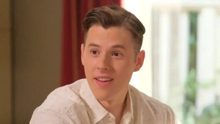 The Most Attractive Characters in "Modern Family" According to Fans ...